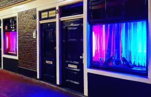 Red Light District Amsterdam: Map, Rules, Prices (2025)